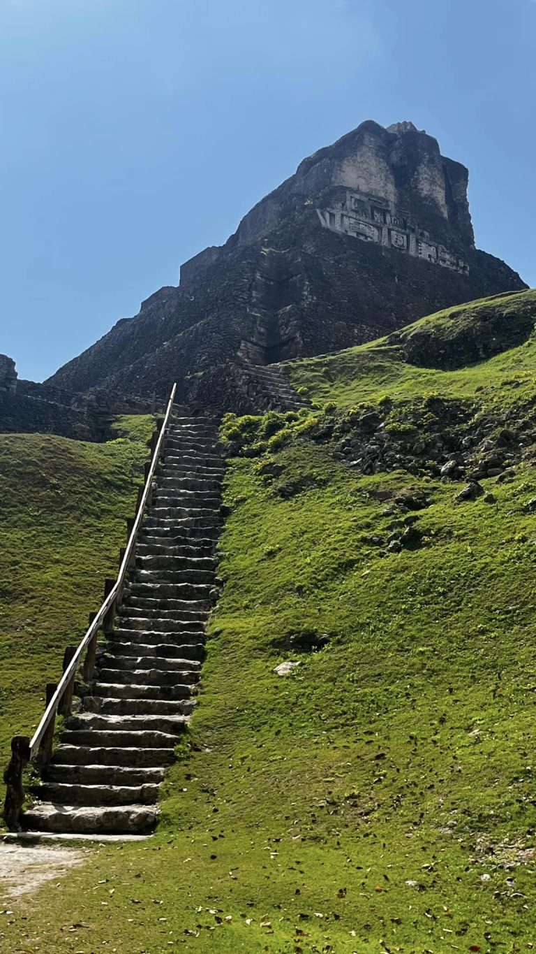 Islands + Mayan Ruins: 2 Week Budget Belize Itinerary - Vic and Pat Travels